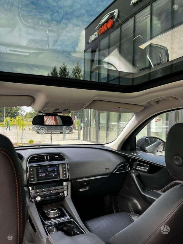 Pelēks Jaguar F-Pace 2018 Viļņa, ar dzinēja tilpumu 2.00 L un nobraukumu 194 tūkst. km par 9700 €, foto 7 vietnē AUTOMOTO.COM.LV