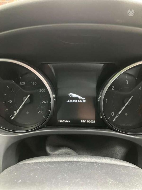 Pelēks Jaguar F-Pace 2019 Klaipėda, ar dzinēja tilpumu 2.00 L un nobraukumu 104 tūkst. km par 22400 €, foto 11 vietnē AUTOMOTO.COM.LV