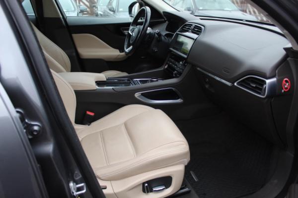 Pelēks Jaguar F-Pace 2019 Rīga, ar dzinēja tilpumu 2.00 L un nobraukumu 196 tūkst. km par 17500 €, foto 10 vietnē AUTOMOTO.COM.LV