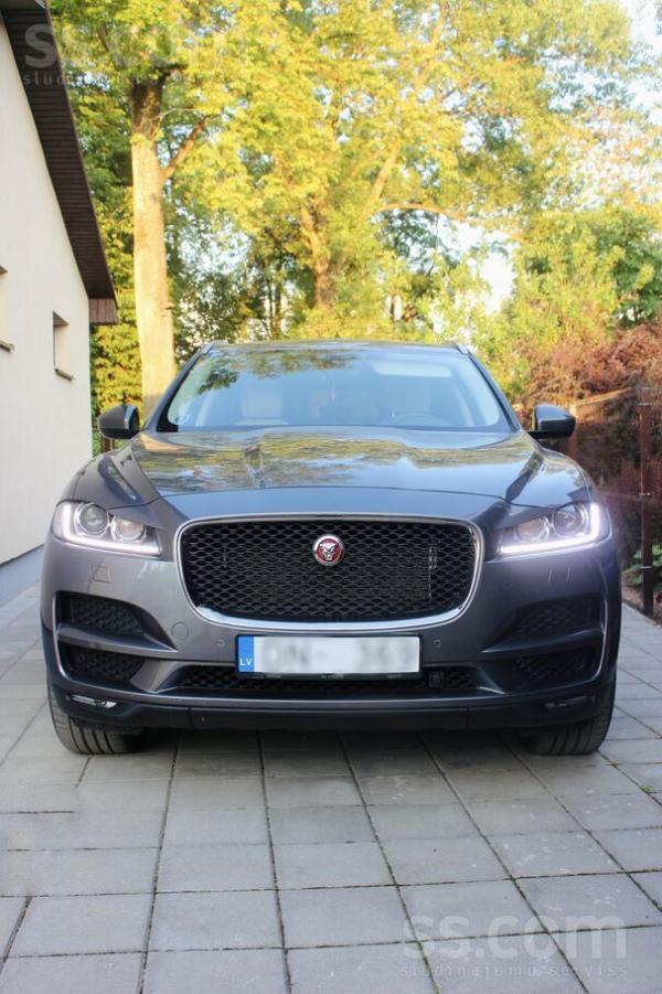 Grey Jaguar F-Pace 2019 in Jekabpils, with an engine capacity of 2.00 L and mileage of 108 thousand km for 18900 €, photo 1 on AUTOMOTO.COM.LV