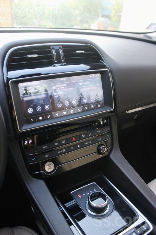 Grey Jaguar F-Pace 2019 in Jekabpils, with an engine capacity of 2.00 L and mileage of 108 thousand km for 18900 €, photo 5 on AUTOMOTO.COM.LV