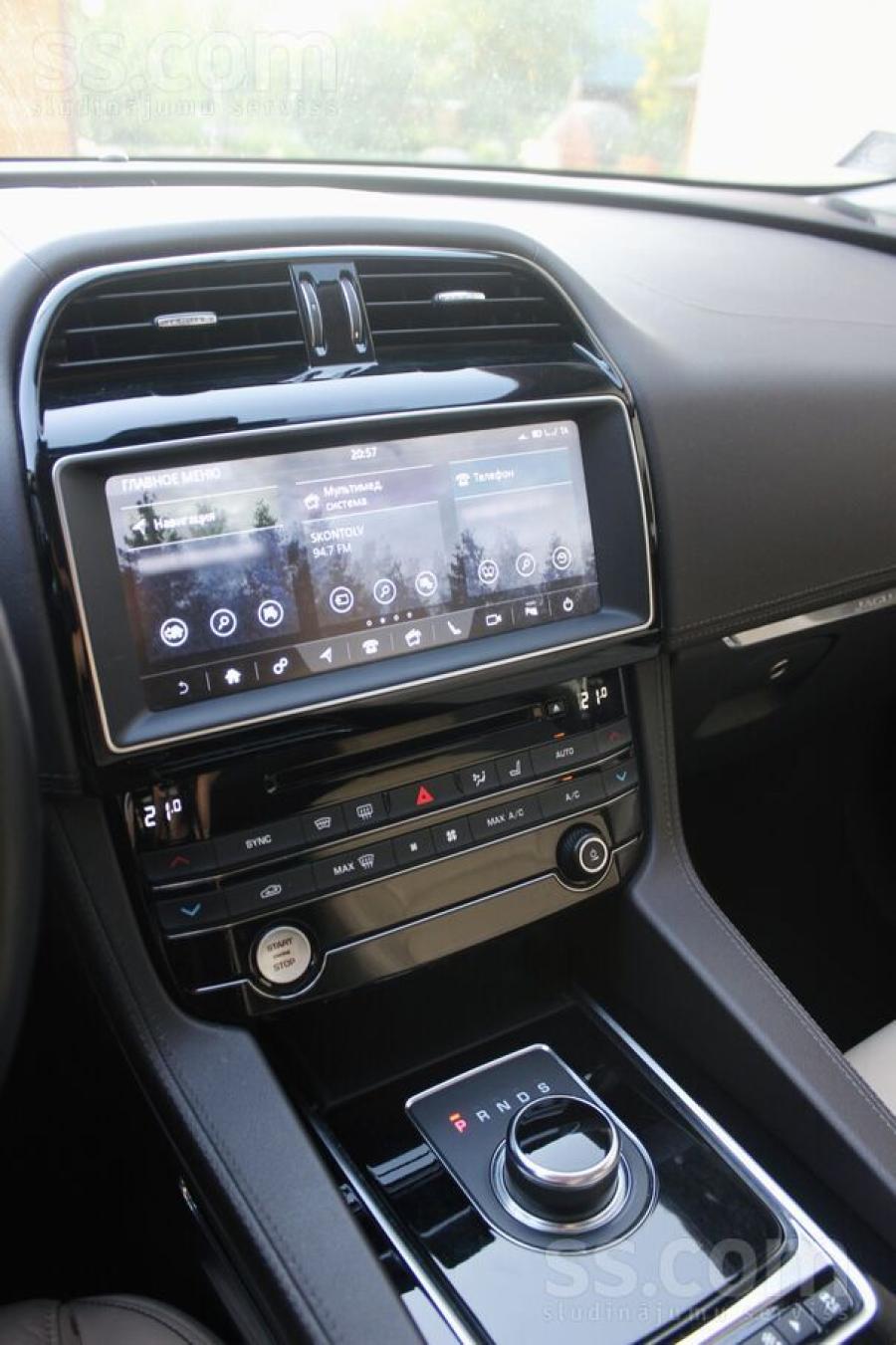 Grey Jaguar F-Pace 2019 in Jekabpils, with an engine capacity of 2.00 L and mileage of 108 thousand km for 18900 €, photo 6 on AUTOMOTO.COM.LV