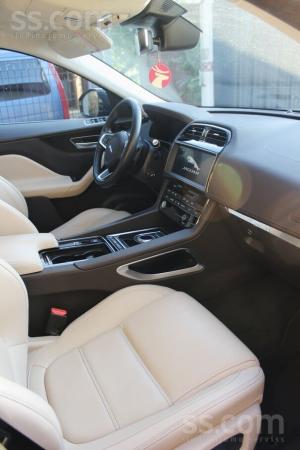 Grey Jaguar F-Pace 2019 in Jekabpils, with an engine capacity of 2.00 L and mileage of 108 thousand km for 18900 €, photo 8 on AUTOMOTO.COM.LV