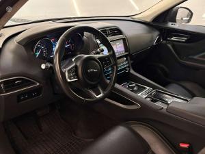 Pelēks Jaguar F-Pace 2019 Marijampole, ar dzinēja tilpumu 2.00 L un nobraukumu 159 tūkst. km par 13750 €, foto 3 vietnē AUTOMOTO.COM.LV