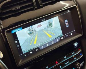Pelēks Jaguar F-Pace 2019 Marijampole, ar dzinēja tilpumu 2.00 L un nobraukumu 159 tūkst. km par 13750 €, foto 8 vietnē AUTOMOTO.COM.LV