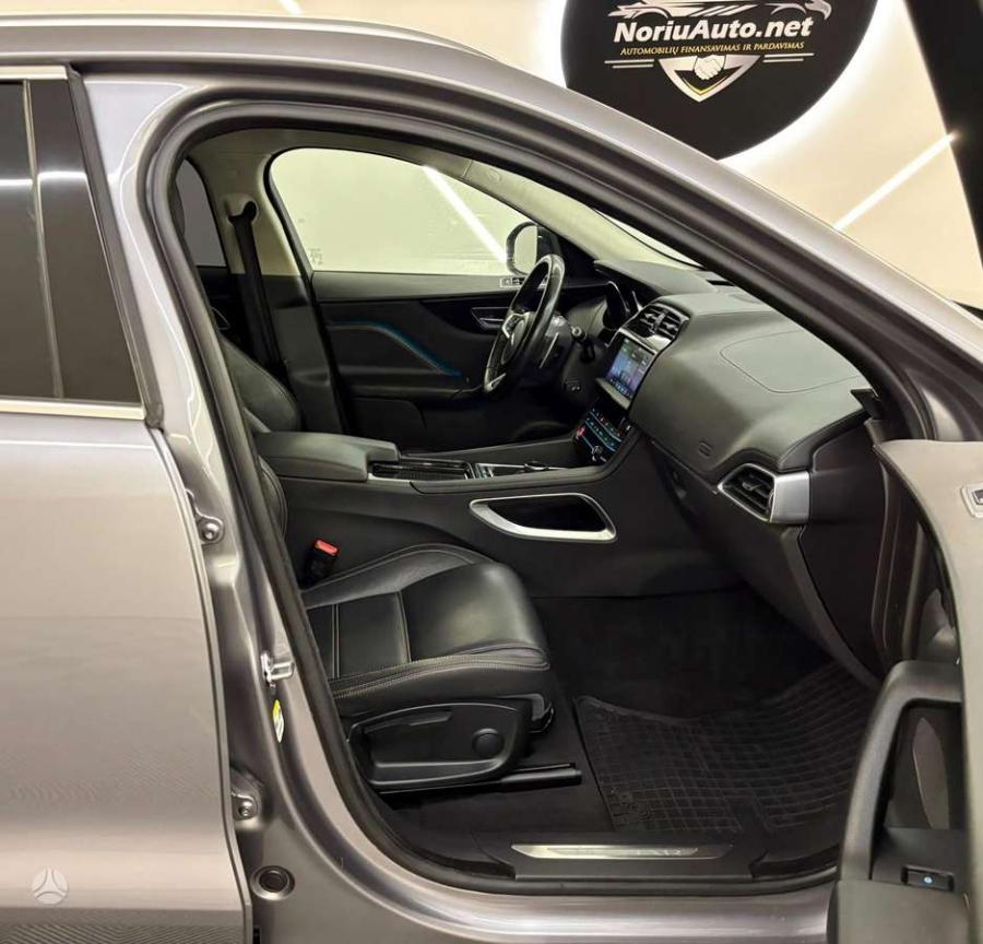 Pelēks Jaguar F-Pace 2019 Marijampole, ar dzinēja tilpumu 2.00 L un nobraukumu 159 tūkst. km par 13750 €, foto 14 vietnē AUTOMOTO.COM.LV