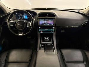 Pelēks Jaguar F-Pace 2019 Marijampole, ar dzinēja tilpumu 2.00 L un nobraukumu 159 tūkst. km par 13750 €, foto 17 vietnē AUTOMOTO.COM.LV