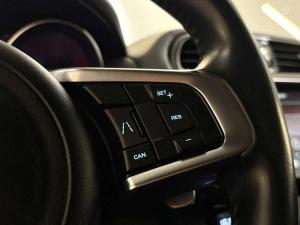 Pelēks Jaguar F-Pace 2019 Marijampole, ar dzinēja tilpumu 2.00 L un nobraukumu 159 tūkst. km par 13750 €, foto 20 vietnē AUTOMOTO.COM.LV