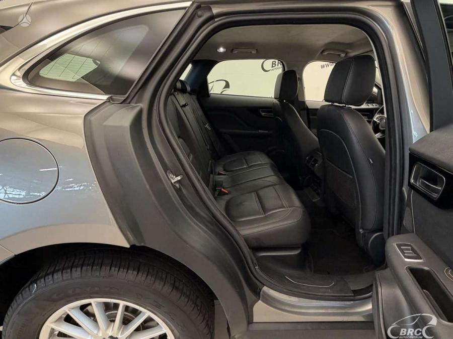 Grey Jaguar F-Pace 2019 in Vilnius, with an engine capacity of 2.00 L and mileage of 80 thousand km for 18500 €, photo 12 on AUTOMOTO.COM.LV