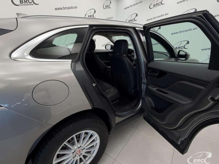 Grey Jaguar F-Pace 2019 in Vilnius, with an engine capacity of 2.00 L and mileage of 80 thousand km for 18500 €, photo 15 on AUTOMOTO.COM.LV