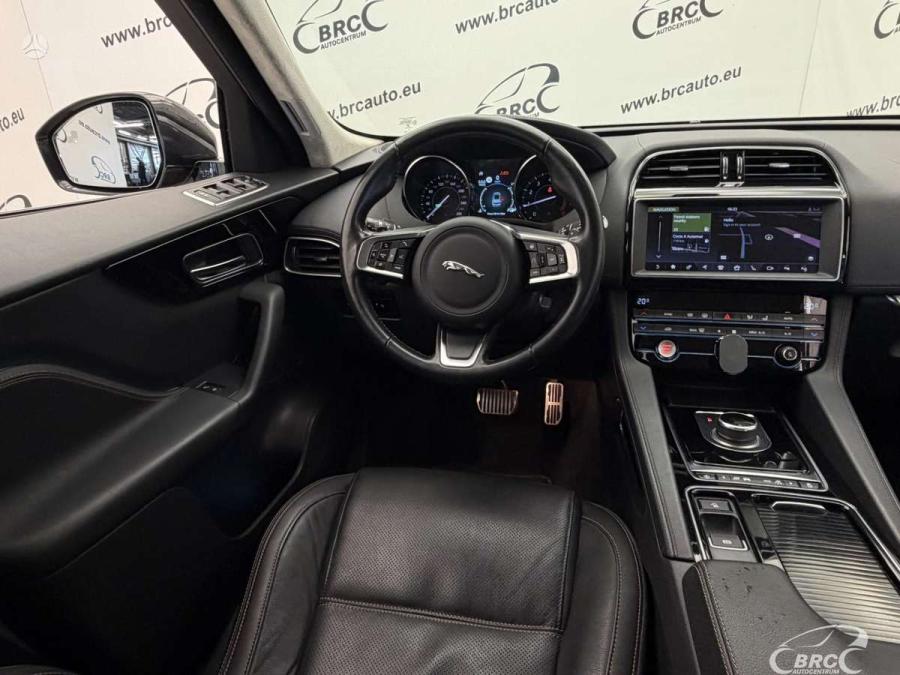 Grey Jaguar F-Pace 2019 in Vilnius, with an engine capacity of 2.00 L and mileage of 80 thousand km for 18500 €, photo 16 on AUTOMOTO.COM.LV