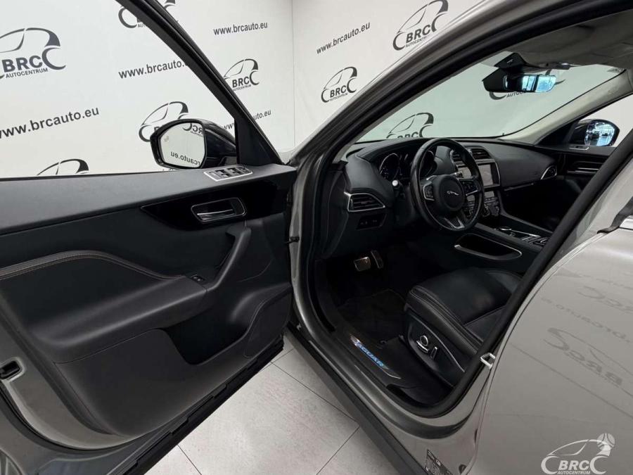 Grey Jaguar F-Pace 2019 in Vilnius, with an engine capacity of 2.00 L and mileage of 80 thousand km for 18500 €, photo 20 on AUTOMOTO.COM.LV