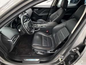 Grey Jaguar F-Pace 2019 in Vilnius, with an engine capacity of 2.00 L and mileage of 80 thousand km for 18500 €, photo 22 on AUTOMOTO.COM.LV