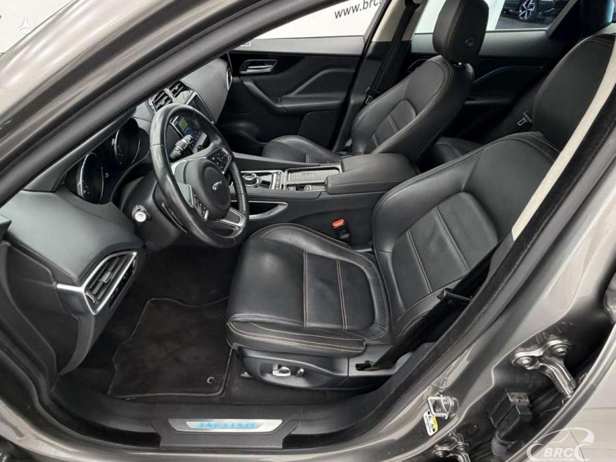 Grey Jaguar F-Pace 2019 in Vilnius, with an engine capacity of 2.00 L and mileage of 80 thousand km for 18500 €, photo 22 on AUTOMOTO.COM.LV