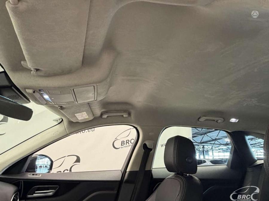 Grey Jaguar F-Pace 2019 in Vilnius, with an engine capacity of 2.00 L and mileage of 80 thousand km for 18500 €, photo 26 on AUTOMOTO.COM.LV