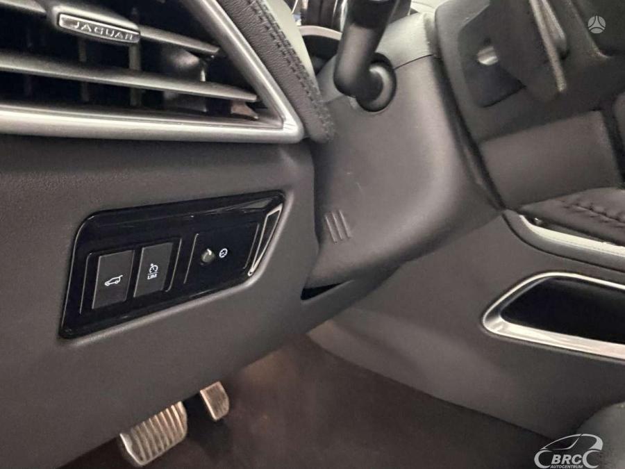 Grey Jaguar F-Pace 2019 in Vilnius, with an engine capacity of 2.00 L and mileage of 80 thousand km for 18500 €, photo 27 on AUTOMOTO.COM.LV