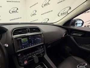 Grey Jaguar F-Pace 2019 in Vilnius, with an engine capacity of 2.00 L and mileage of 80 thousand km for 18500 €, photo 29 on AUTOMOTO.COM.LV
