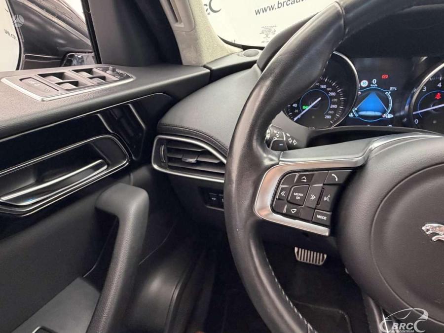 Grey Jaguar F-Pace 2019 in Vilnius, with an engine capacity of 2.00 L and mileage of 80 thousand km for 18500 €, photo 32 on AUTOMOTO.COM.LV