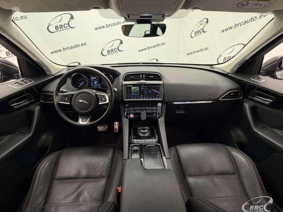 Grey Jaguar F-Pace 2019 in Vilnius, with an engine capacity of 2.00 L and mileage of 80 thousand km for 18500 €, photo 5 on AUTOMOTO.COM.LV
