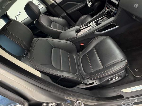 Grey Jaguar F-Pace 2019 in Vilnius, with an engine capacity of 2.00 L and mileage of 80 thousand km for 18500 €, photo 6 on AUTOMOTO.COM.LV