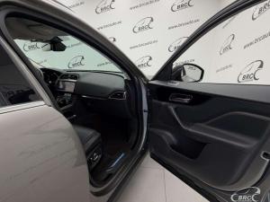 Grey Jaguar F-Pace 2019 in Vilnius, with an engine capacity of 2.00 L and mileage of 80 thousand km for 18500 €, photo 10 on AUTOMOTO.COM.LV