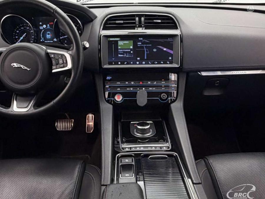 Grey Jaguar F-Pace 2019 in Vilnius, with an engine capacity of 2.00 L and mileage of 80 thousand km for 18500 €, photo 17 on AUTOMOTO.COM.LV