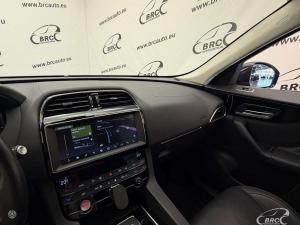 Grey Jaguar F-Pace 2019 in Vilnius, with an engine capacity of 2.00 L and mileage of 80 thousand km for 18500 €, photo 29 on AUTOMOTO.COM.LV