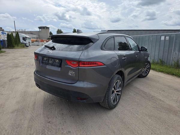Grey Jaguar F-Pace 2019 in Alytus, with an engine capacity of 2.00 L and mileage of 164 thousand km for 7500 €, photo 3 on AUTOMOTO.COM.LV