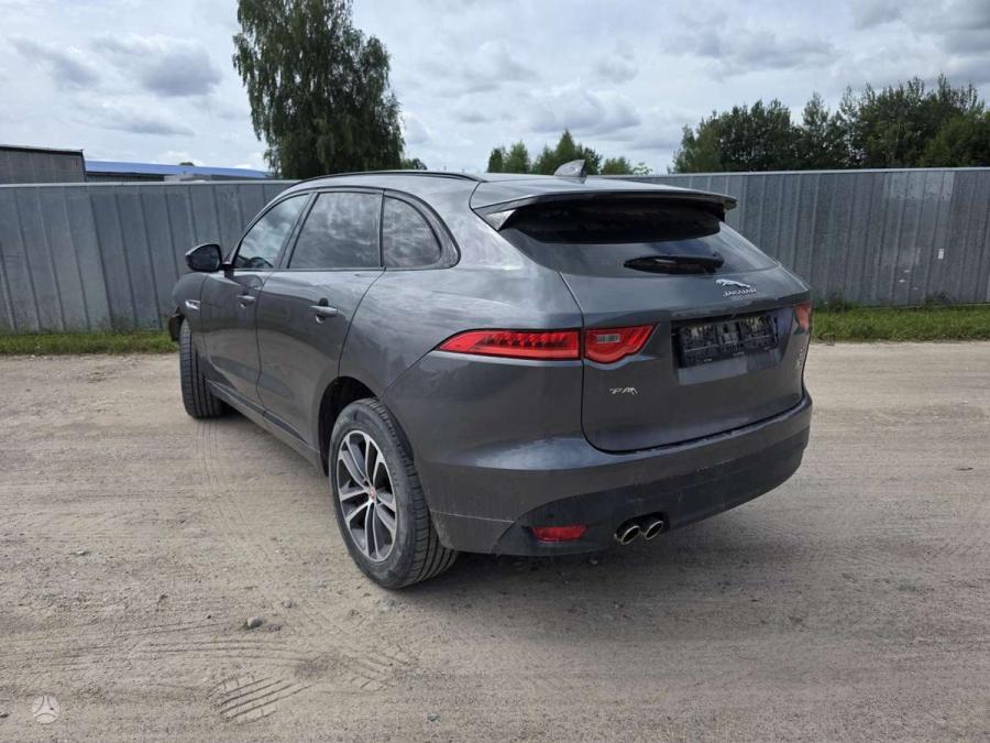 Grey Jaguar F-Pace 2019 in Alytus, with an engine capacity of 2.00 L and mileage of 164 thousand km for 7500 €, photo 5 on AUTOMOTO.COM.LV