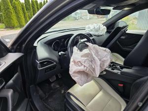 Grey Jaguar F-Pace 2019 in Alytus, with an engine capacity of 2.00 L and mileage of 164 thousand km for 7500 €, photo 6 on AUTOMOTO.COM.LV