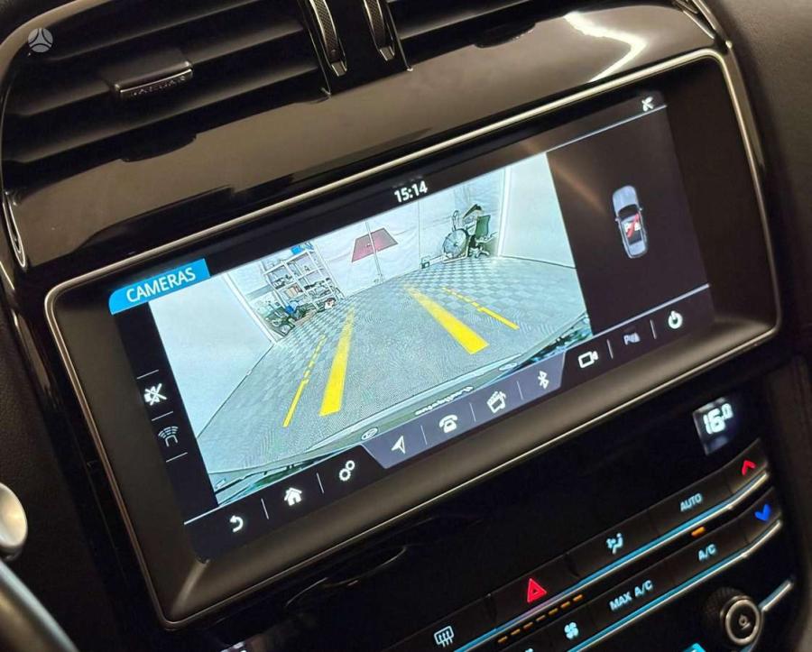 Grey Jaguar F-Pace 2019 in Marijampole, with an engine capacity of 2.00 L and mileage of 159 thousand km for 12999 €, photo 5 on AUTOMOTO.COM.LV