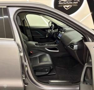 Grey Jaguar F-Pace 2019 in Marijampole, with an engine capacity of 2.00 L and mileage of 159 thousand km for 12999 €, photo 7 on AUTOMOTO.COM.LV