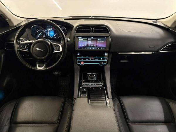 Grey Jaguar F-Pace 2019 in Marijampole, with an engine capacity of 2.00 L and mileage of 159 thousand km for 12999 €, photo 7 on AUTOMOTO.COM.LV