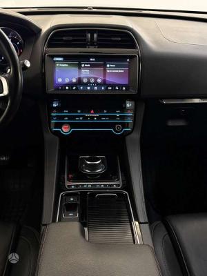 Grey Jaguar F-Pace 2019 in Marijampole, with an engine capacity of 2.00 L and mileage of 159 thousand km for 12999 €, photo 9 on AUTOMOTO.COM.LV