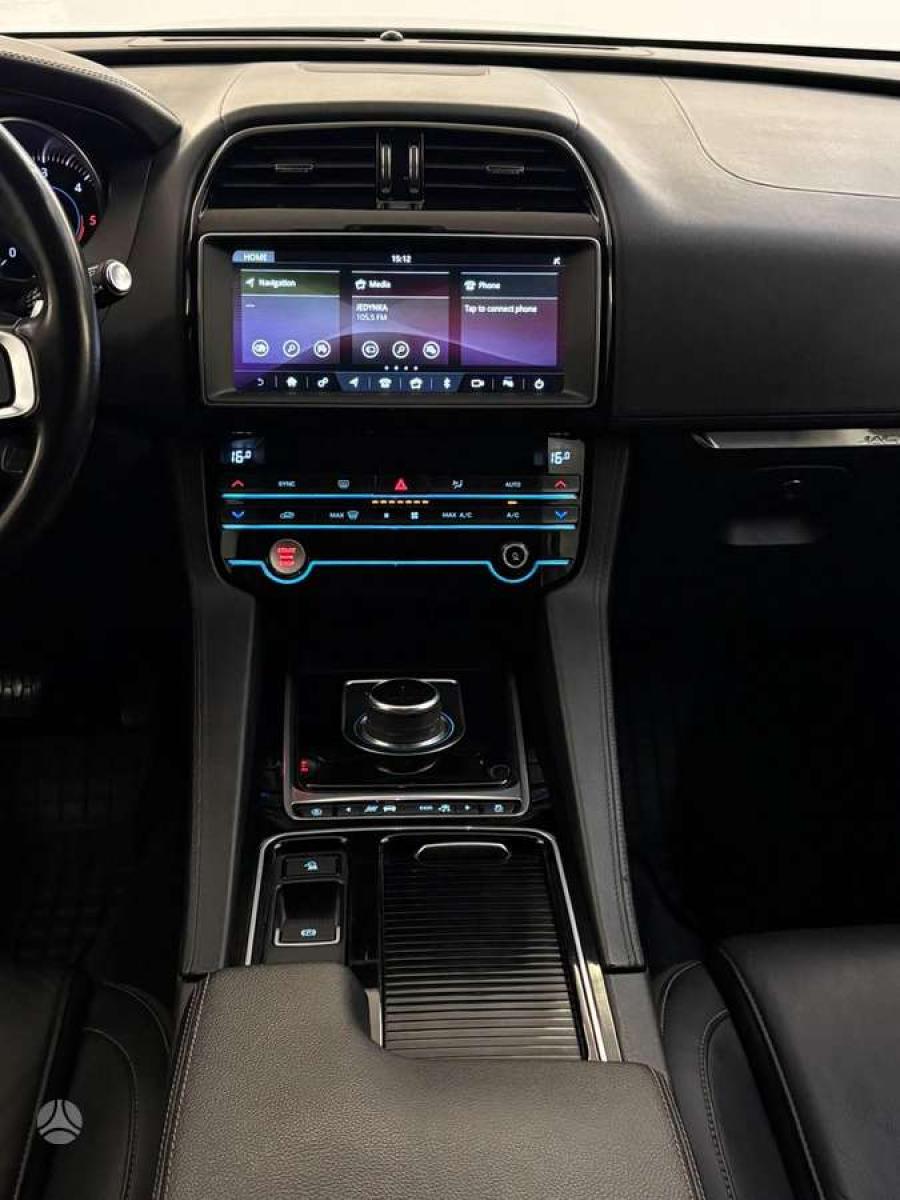Grey Jaguar F-Pace 2019 in Marijampole, with an engine capacity of 2.00 L and mileage of 159 thousand km for 12999 €, photo 9 on AUTOMOTO.COM.LV