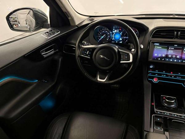 Grey Jaguar F-Pace 2019 in Marijampole, with an engine capacity of 2.00 L and mileage of 159 thousand km for 12999 €, photo 10 on AUTOMOTO.COM.LV