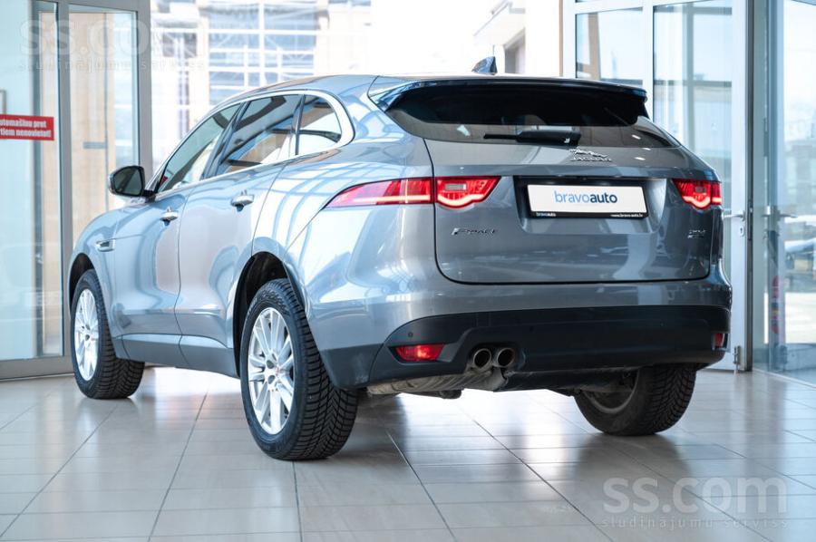 Grey Jaguar F-Pace 2020 in Riga, with an engine capacity of 2.00 L and mileage of 113 thousand km for 37900 €, photo 3 on AUTOMOTO.COM.LV