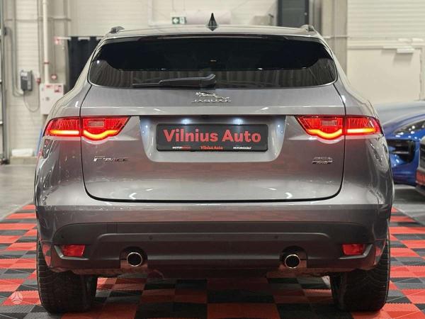 Pelēks Jaguar F-Pace 2020 Viļņa, ar dzinēja tilpumu 2.00 L un nobraukumu 30 tūkst. km par 29890 €, foto 5 vietnē AUTOMOTO.COM.LV