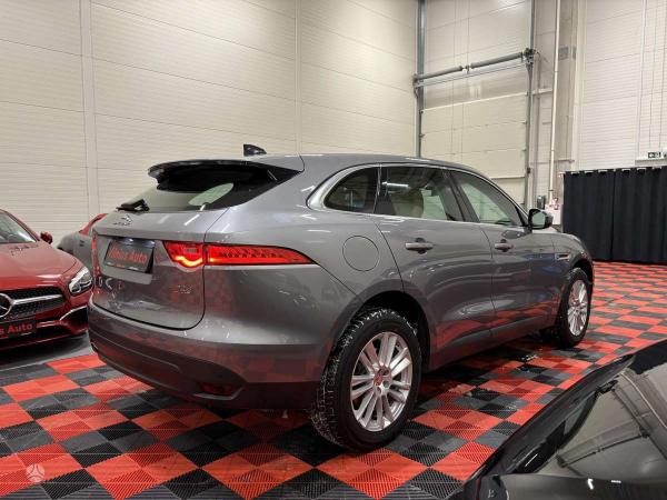 Grey Jaguar F-Pace 2020 in Vilnius, with an engine capacity of 2.00 L and mileage of 112 thousand km for 22000 €, photo 4 on AUTOMOTO.COM.LV