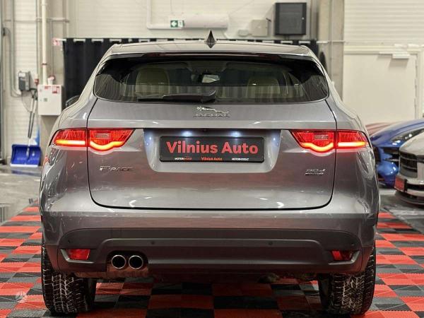 Grey Jaguar F-Pace 2020 in Vilnius, with an engine capacity of 2.00 L and mileage of 112 thousand km for 22000 €, photo 5 on AUTOMOTO.COM.LV