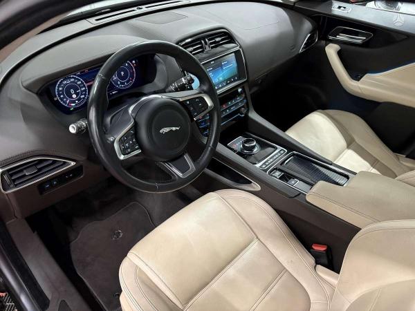Grey Jaguar F-Pace 2020 in Vilnius, with an engine capacity of 2.00 L and mileage of 112 thousand km for 22000 €, photo 10 on AUTOMOTO.COM.LV