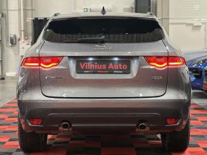 Grey Jaguar F-Pace 2020 in Vilnius, with an engine capacity of 2.00 L and mileage of 30 thousand km for 27990 €, photo 5 on AUTOMOTO.COM.LV