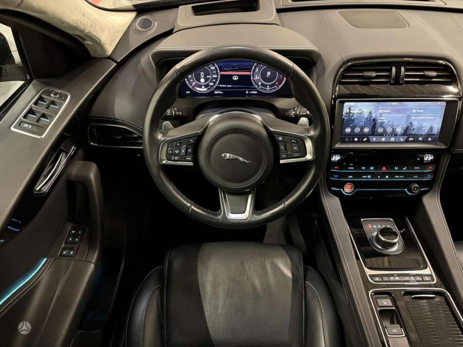 Grey Jaguar F-Pace 2020 in Vilnius, with an engine capacity of 2.00 L and mileage of 30 thousand km for 27990 €, photo 21 on AUTOMOTO.COM.LV