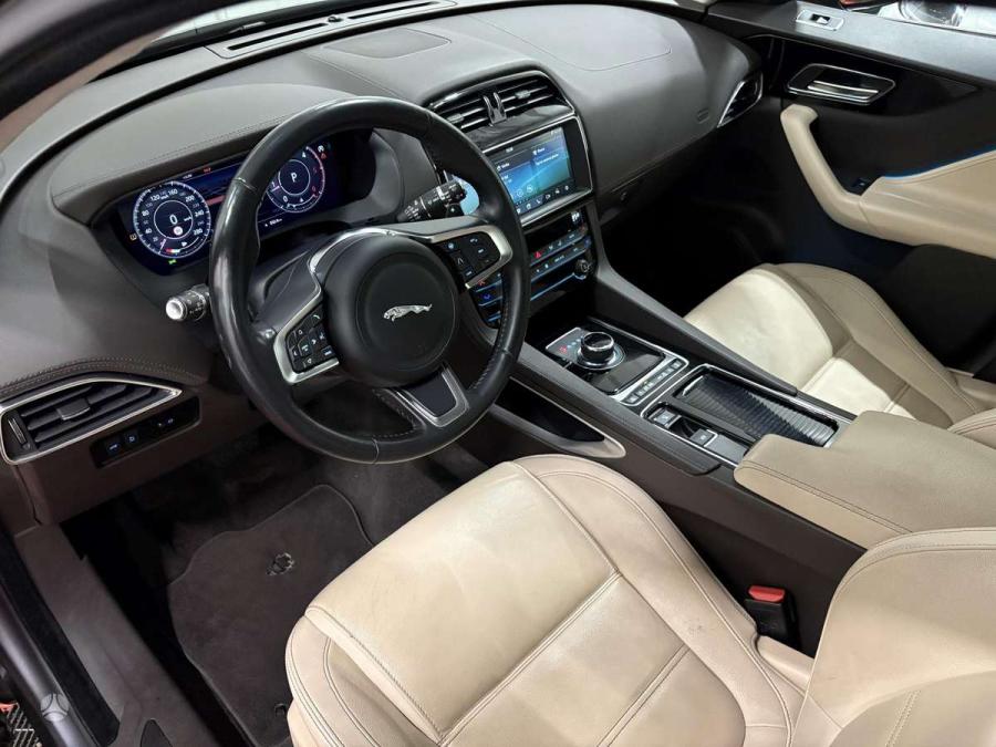 Grey Jaguar F-Pace 2020 in Vilnius, with an engine capacity of 2.00 L and mileage of 112 thousand km for 21880 €, photo 10 on AUTOMOTO.COM.LV