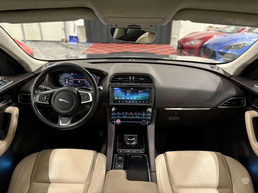 Grey Jaguar F-Pace 2020 in Vilnius, with an engine capacity of 2.00 L and mileage of 112 thousand km for 21880 €, photo 17 on AUTOMOTO.COM.LV