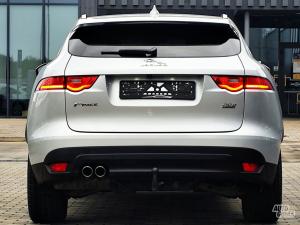 Pelēks Jaguar F-Pace 2020 Šauļi, ar dzinēja tilpumu 2.00 L un nobraukumu 130 tūkst. km par 14250 €, foto 7 vietnē AUTOMOTO.COM.LV