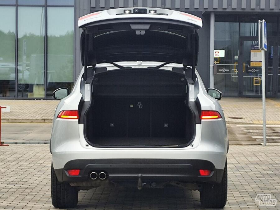 Pelēks Jaguar F-Pace 2020 Šauļi, ar dzinēja tilpumu 2.00 L un nobraukumu 130 tūkst. km par 14250 €, foto 8 vietnē AUTOMOTO.COM.LV