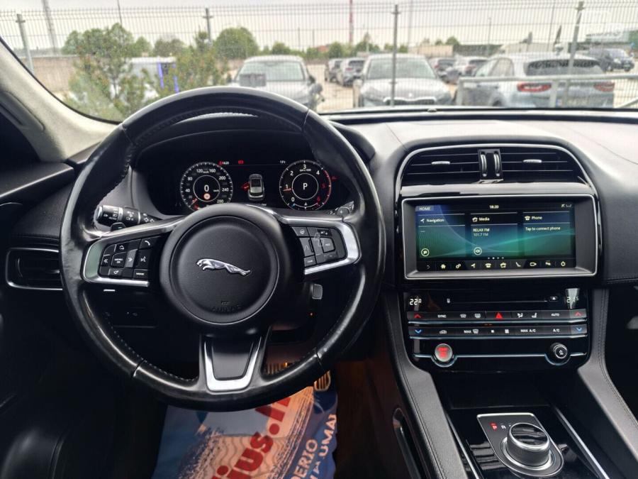 Pelēks Jaguar F-Pace 2020 Šauļi, ar dzinēja tilpumu 2.00 L un nobraukumu 130 tūkst. km par 14250 €, foto 13 vietnē AUTOMOTO.COM.LV
