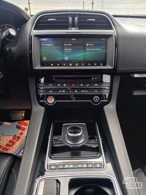Pelēks Jaguar F-Pace 2020 Šauļi, ar dzinēja tilpumu 2.00 L un nobraukumu 130 tūkst. km par 14250 €, foto 14 vietnē AUTOMOTO.COM.LV