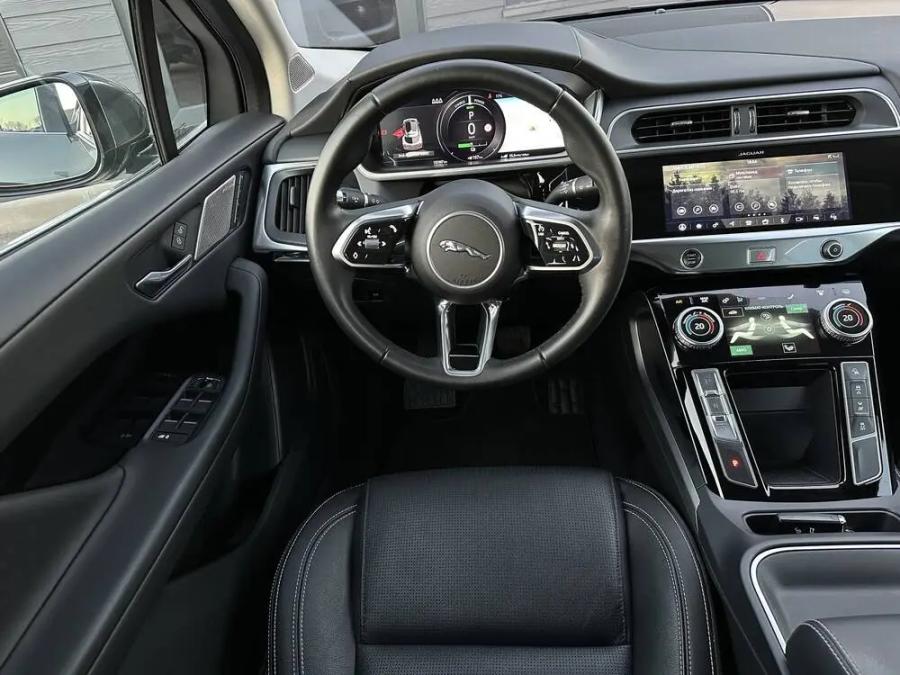 Pelēks Jaguar F-Pace 2020 Jelgava, ar dzinēja tilpumu 0.10 L un nobraukumu 129 tūkst. km par 25450 €, foto 6 vietnē AUTOMOTO.COM.LV